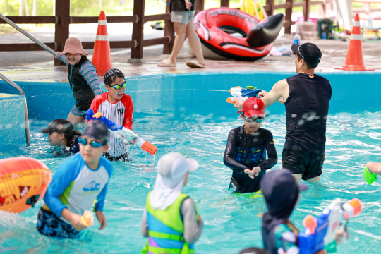 계룡시, 두계천 생태공원 물놀이장 개장 '무더위 비켜!'