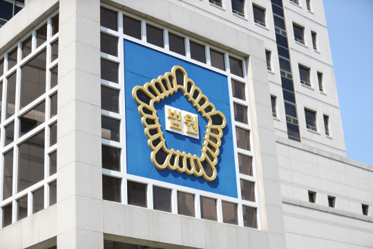 200만원 쇼핑하고 학생 피복비 쓴 척… 대전 체육교사 집유