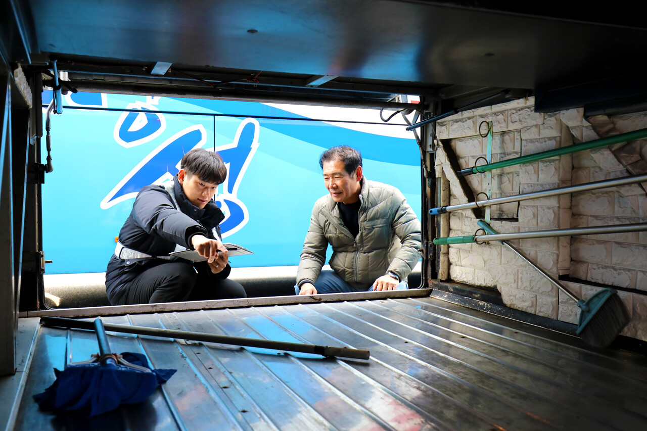 [포토] 봄 행락철 맞아 전세버스 일제점검