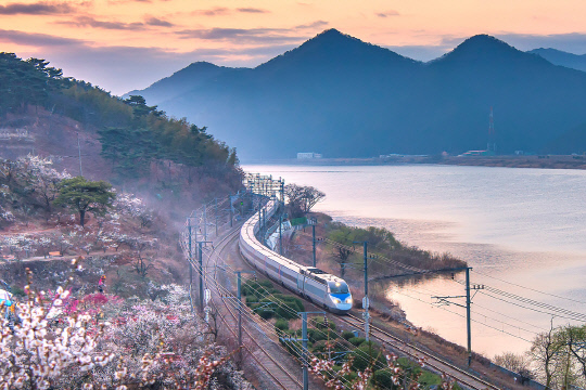 KTX 개통 20주년…누적 이용객 10억 5000만 명 이용